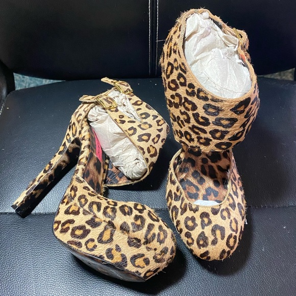 Betsey Johnson | Shoes | Betsey Johnson Vise Leopard Print Wrap Around ...